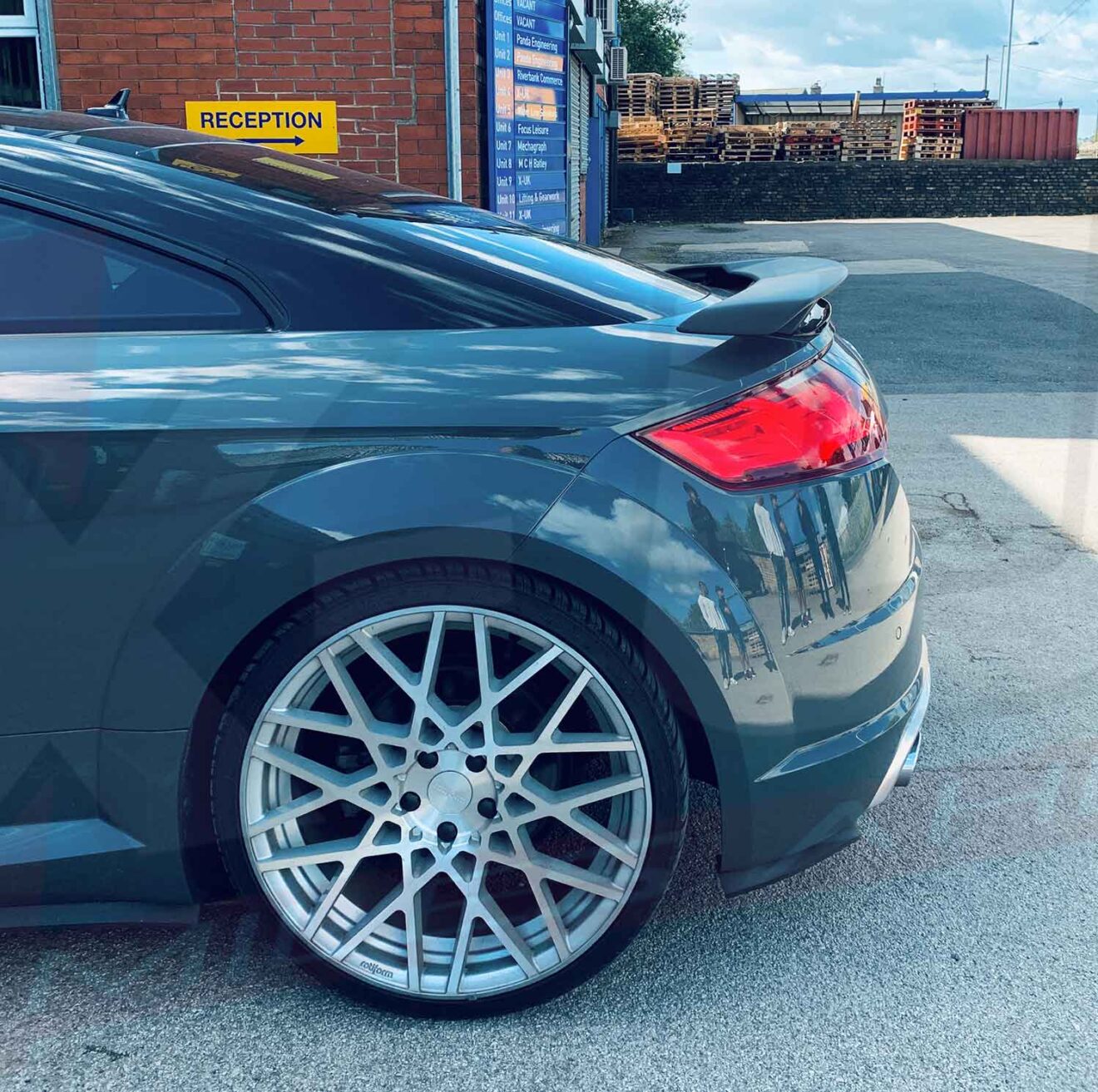 Audi TT TTS 2014-2018 MK3 to TTRS style gloss black rear spoiler