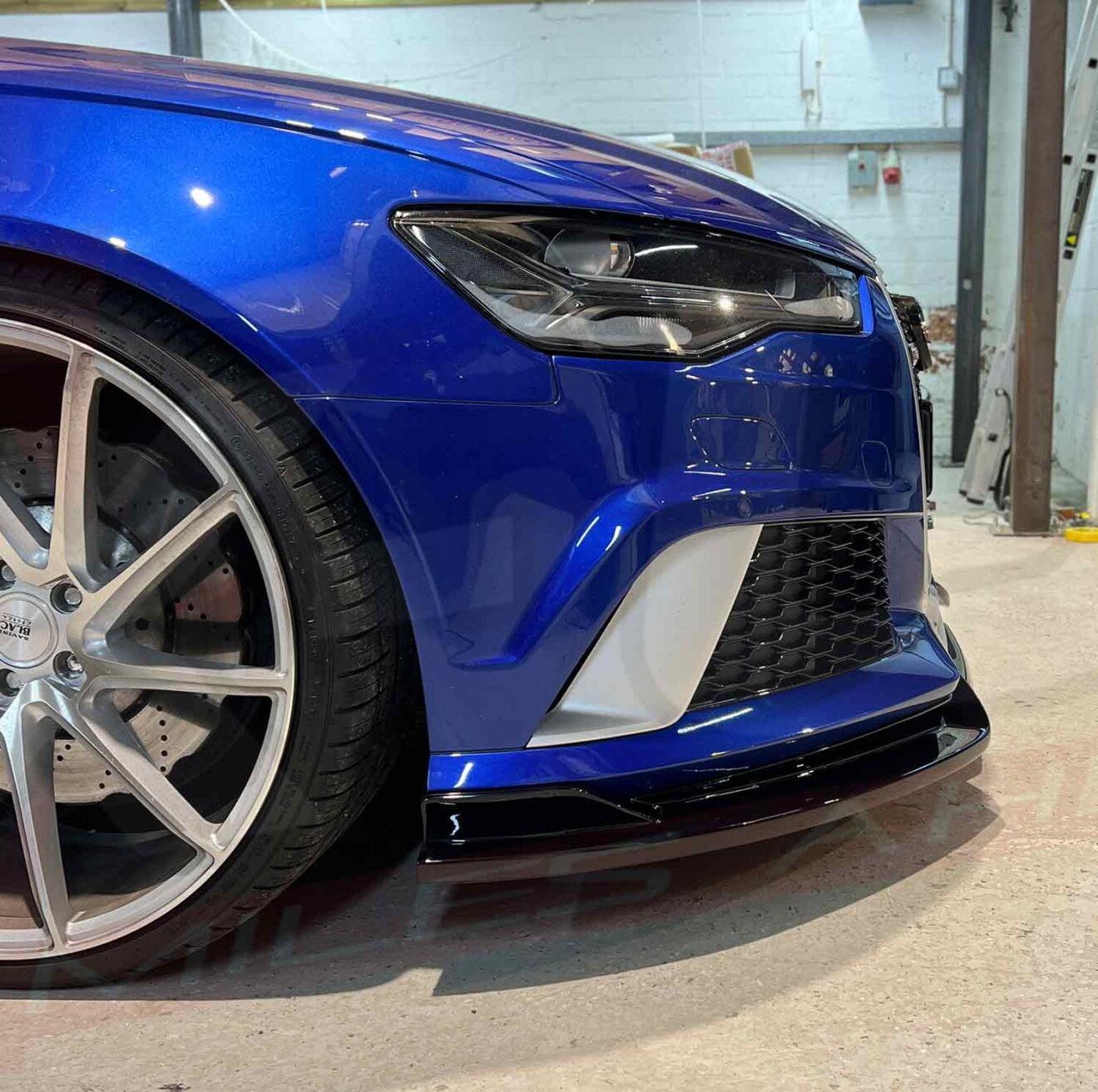 Audi RS6 Avant 2011-2018 front bumper lower splitter lip
